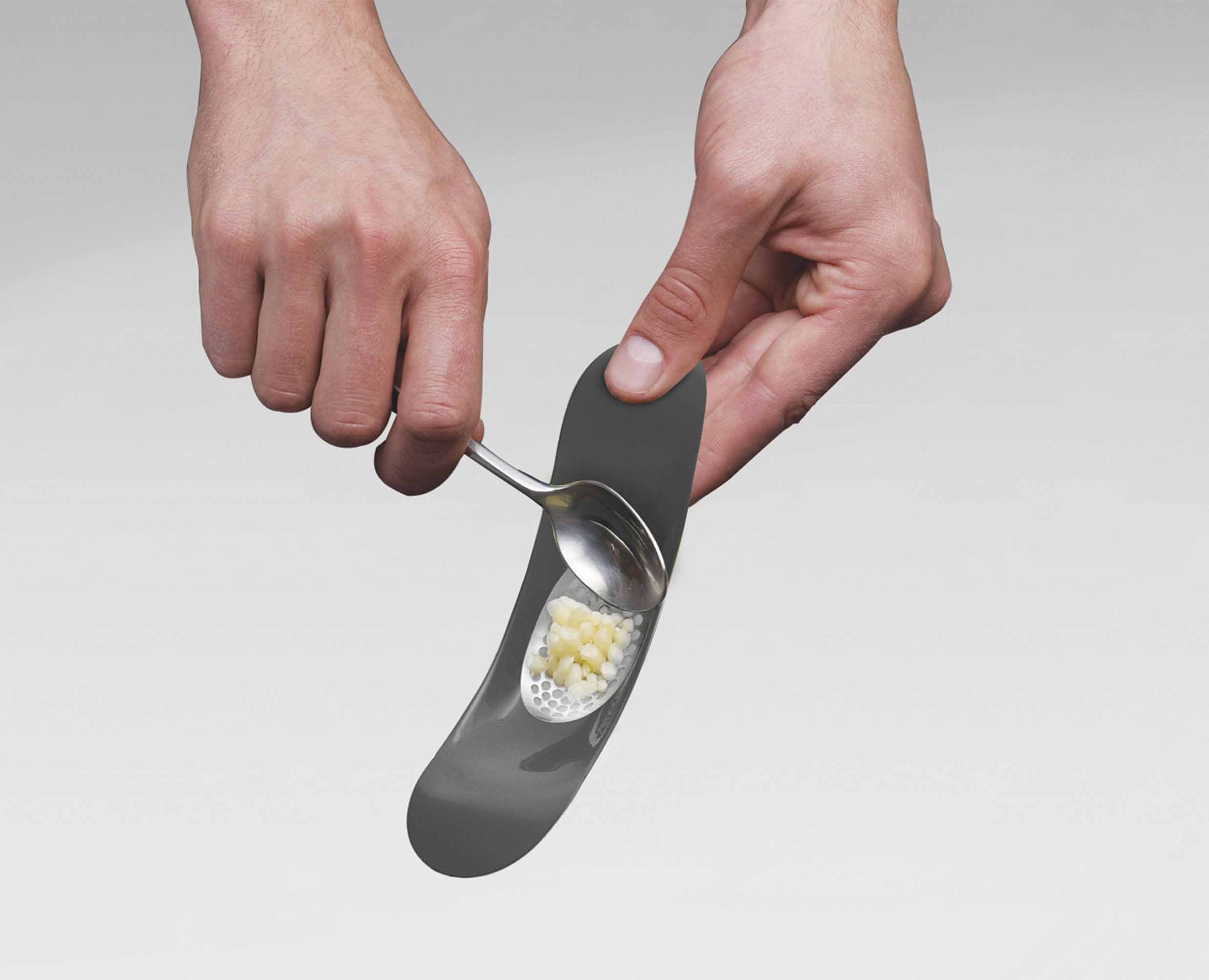 Rocker™ Garlic Crusher - Silver | Joseph Joseph US