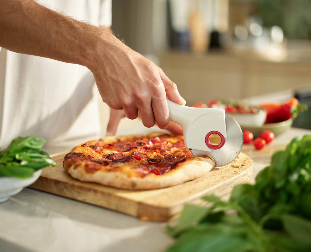 Ringo™ Pizza Cutter With Removeable Blade | Joseph Joseph US