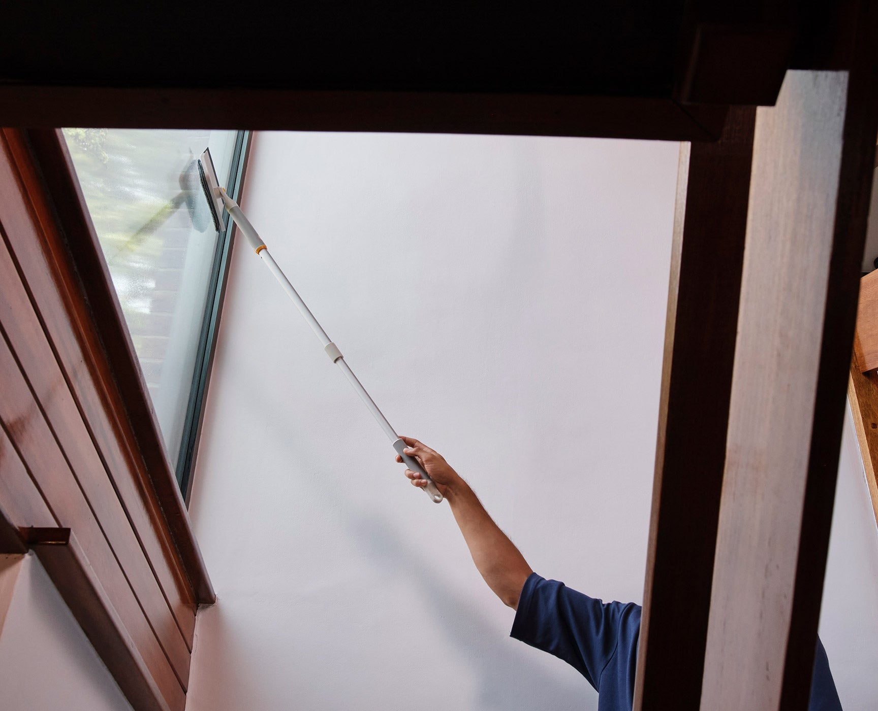 2-in-1 Window Cleaning Tool CleanTech™ | Joseph Joseph US