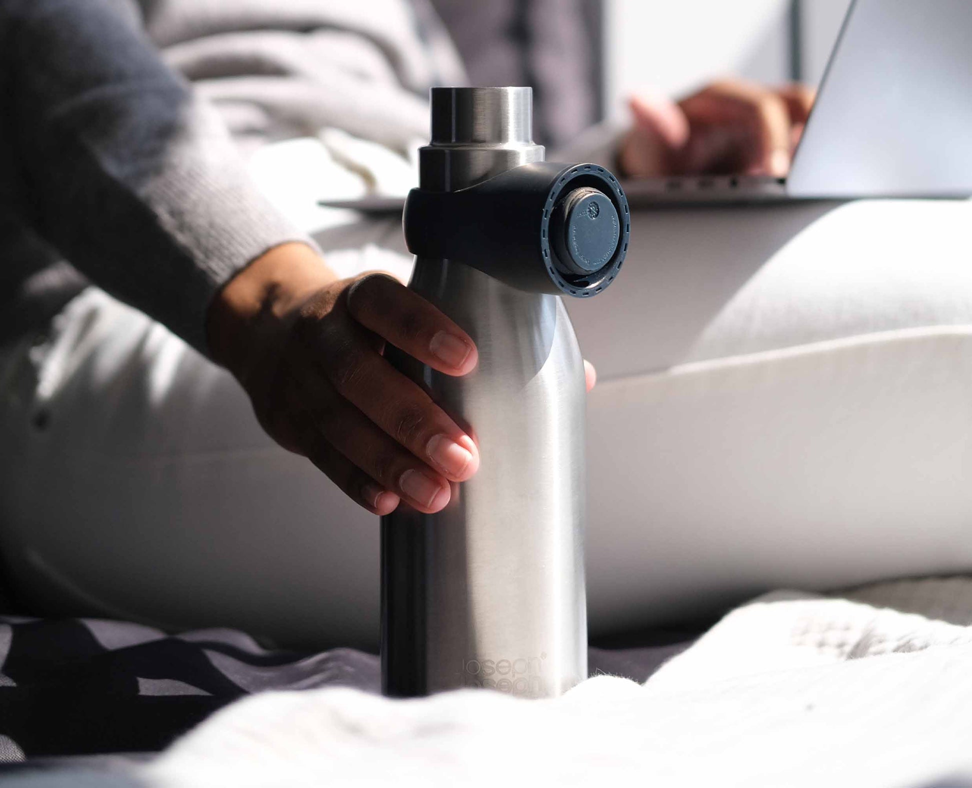 Loop™ Vacuum Insulated Water Bottle | Joseph Joseph US