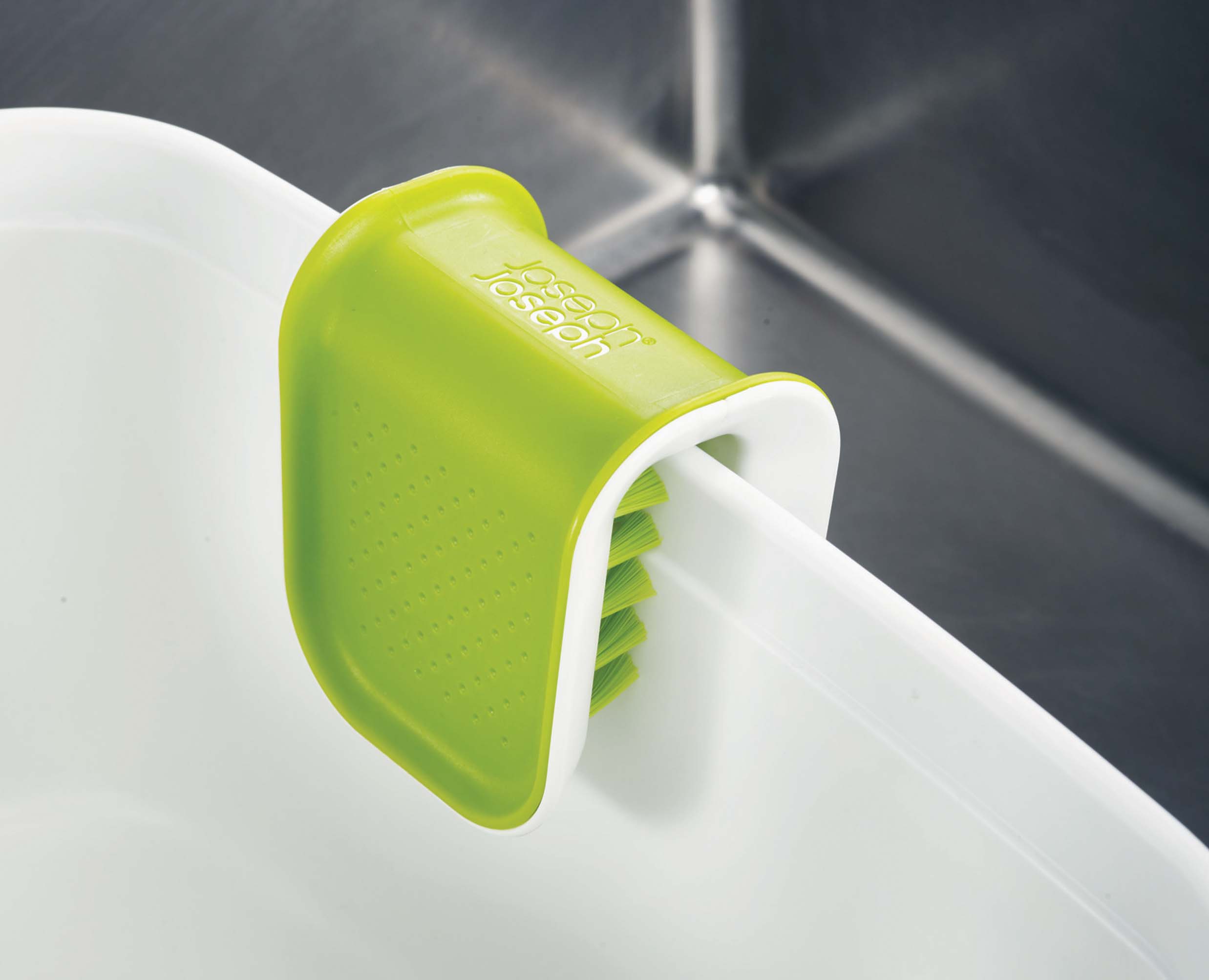 BladeBrush Knife & Cutlery Cleaning Brush - Green | Joseph Joseph US