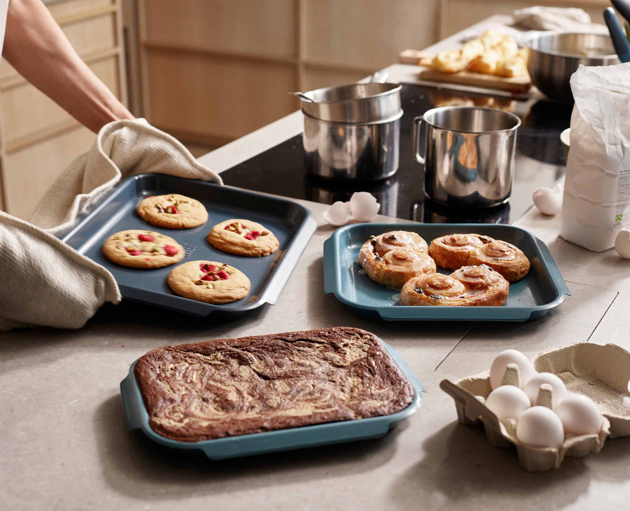 Nest™ Bake 3-piece Blue Baking Pan Set | Joseph Joseph US